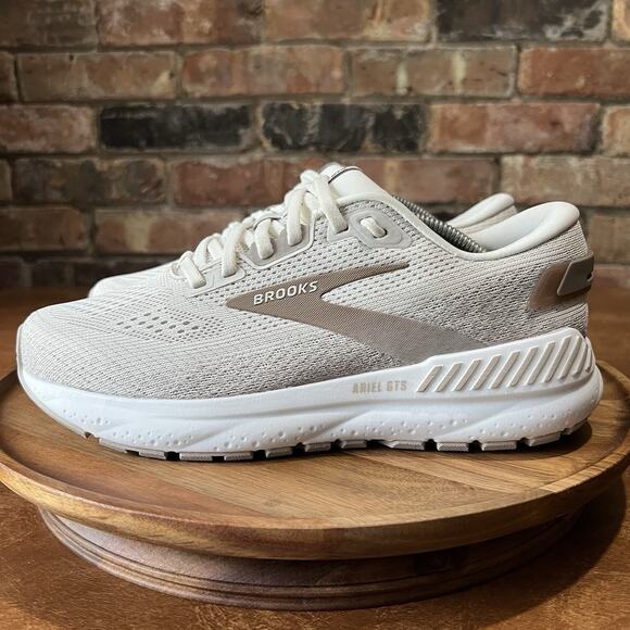 Brooks | Shoes | Brooks Ariel Gts 24 Supportive Cream Road Running ...